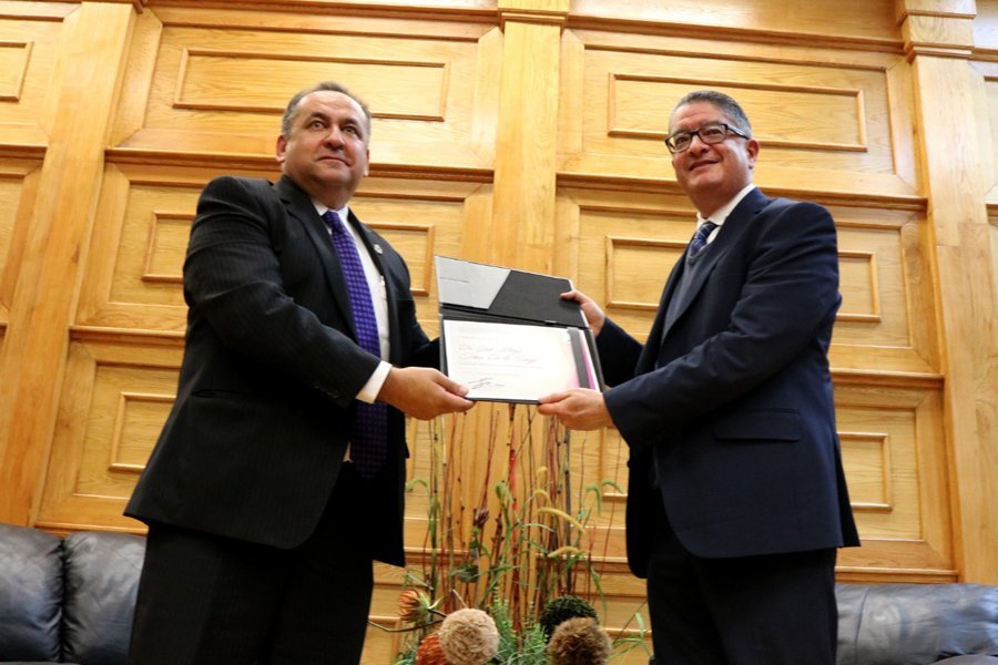 Presenta Mario Rojas su libro “Apaches, fantasmas de la Sierra Madre”
