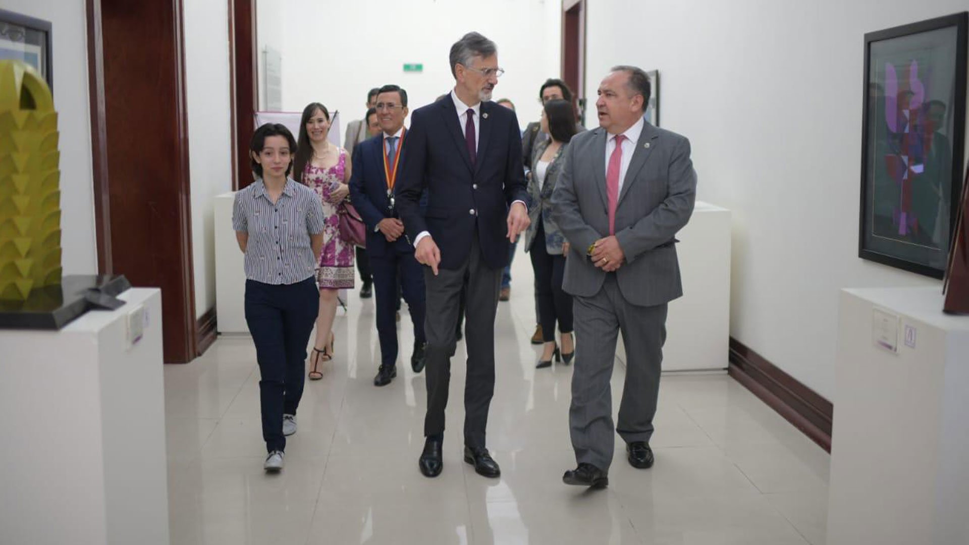 Recibe el Rector la visita del Embajador de Francia en México.