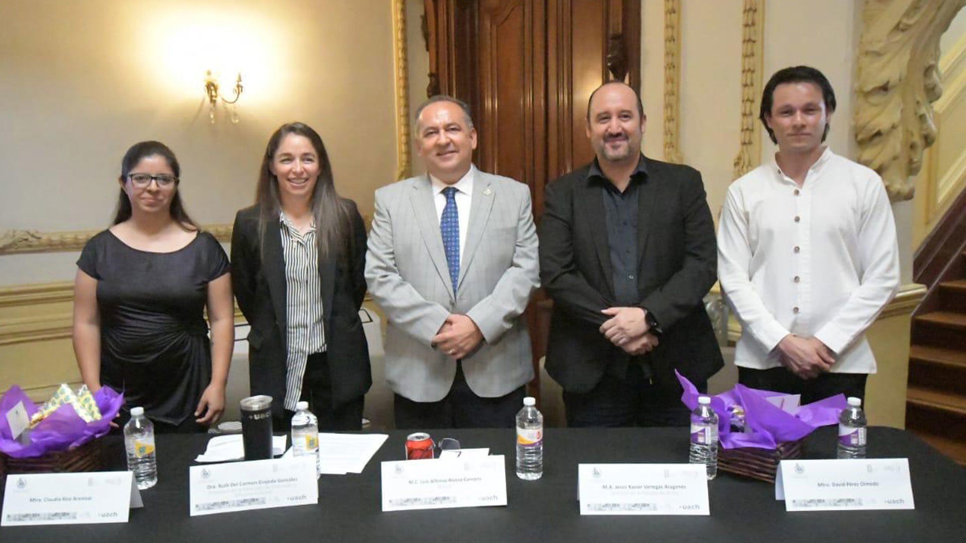 Presenta Rector Rivera Campos al nuevo director de la OSUACH
