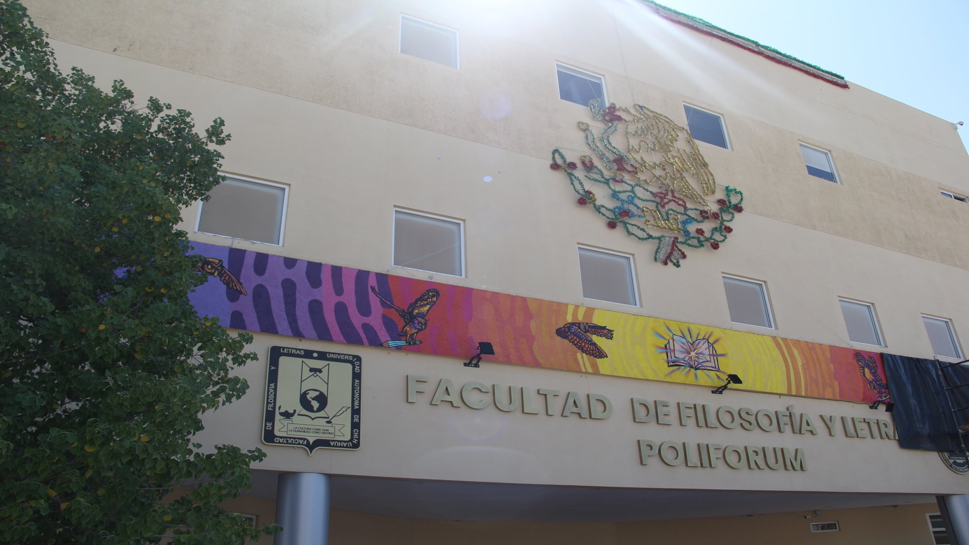 Facultad de Filosofía y Letras se viste con los colores patrios y ...